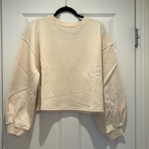 Universal Thread | Tops | Universal Thread Cream Boxy Slightly Cropped ...